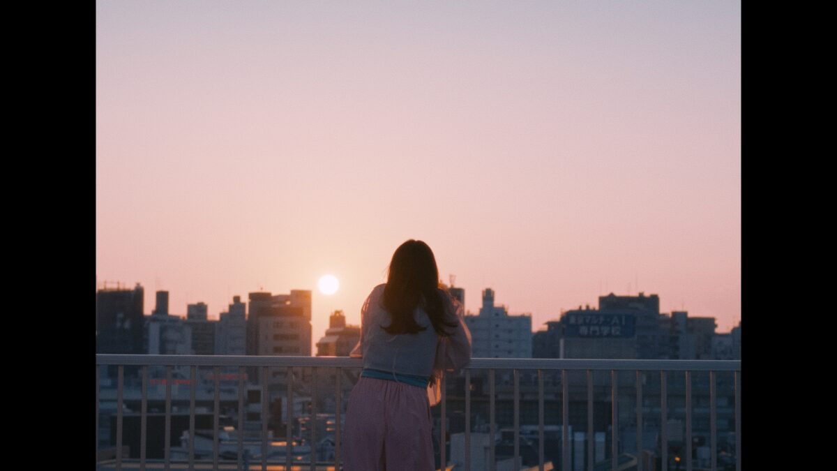 クリープハイプの新曲MVを松居大悟が監督、南琴奈出演で『ミーツ・ザ・ワールド』の前日譚を描く｜Bezzy[ベジー]｜「人の魅力」にフォーカスしたエンタメメディア